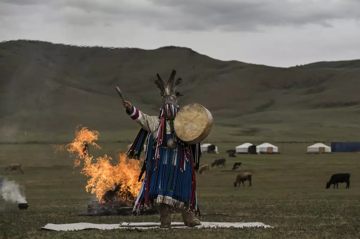 Šamaniniai ritualai Mongolija: fotografas Kevin Frayer (Kevin Frayer) 5700_11