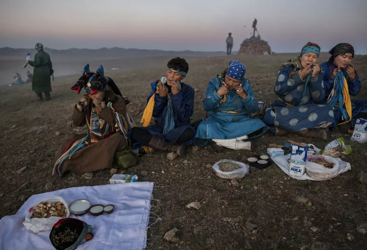 Šamaniniai ritualai Mongolija: fotografas Kevin Frayer (Kevin Frayer) 5700_14