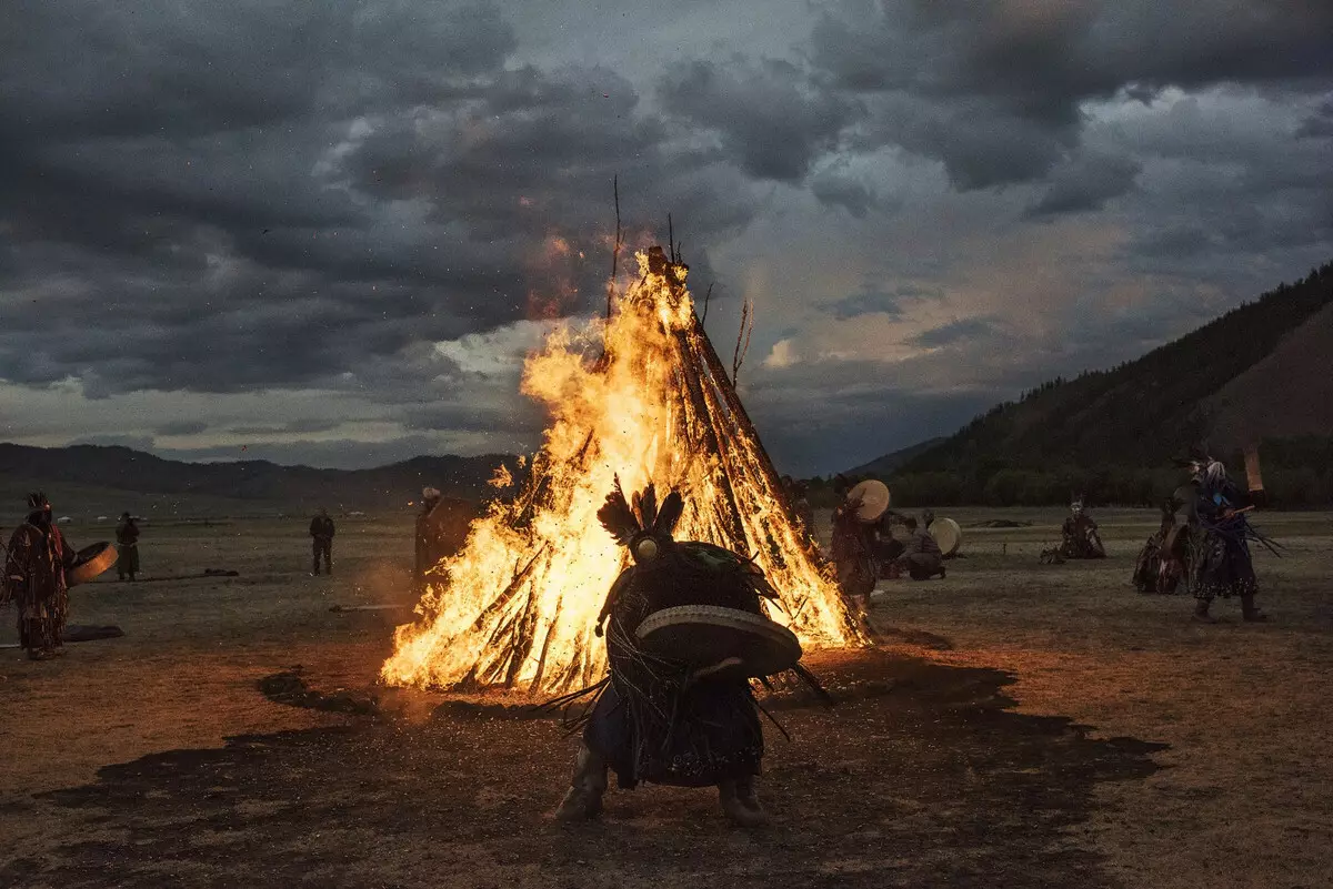 Šamaniniai ritualai Mongolija: fotografas Kevin Frayer (Kevin Frayer) 5700_15