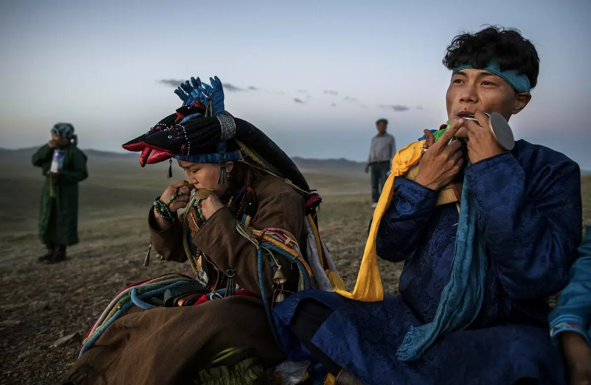 Šamaniniai ritualai Mongolija: fotografas Kevin Frayer (Kevin Frayer) 5700_17