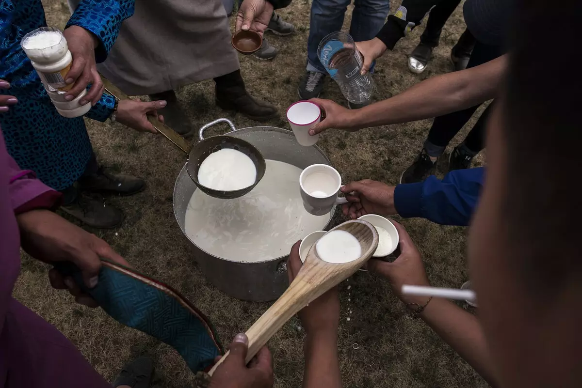 Shamanic rituru Mongolia: Photograph Kevin Flayer (Kevin Frayer) 5700_5