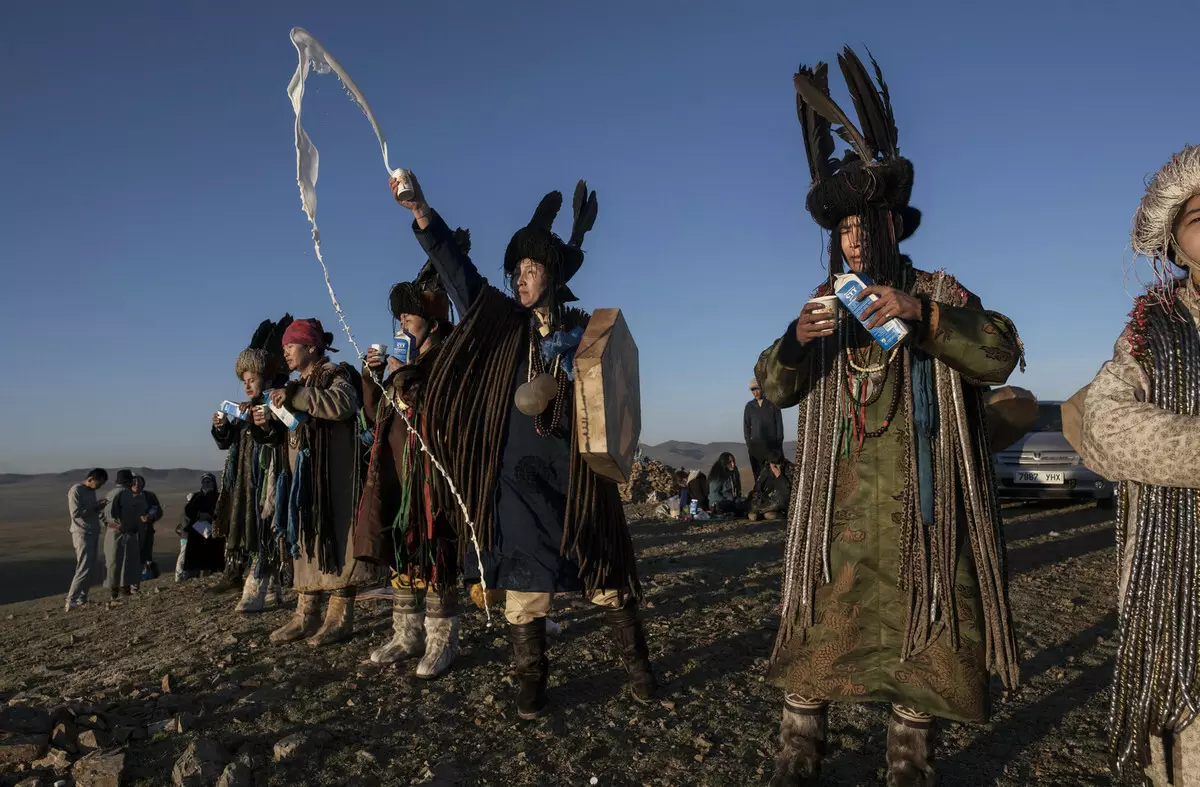 Šamaniniai ritualai Mongolija: fotografas Kevin Frayer (Kevin Frayer) 5700_7