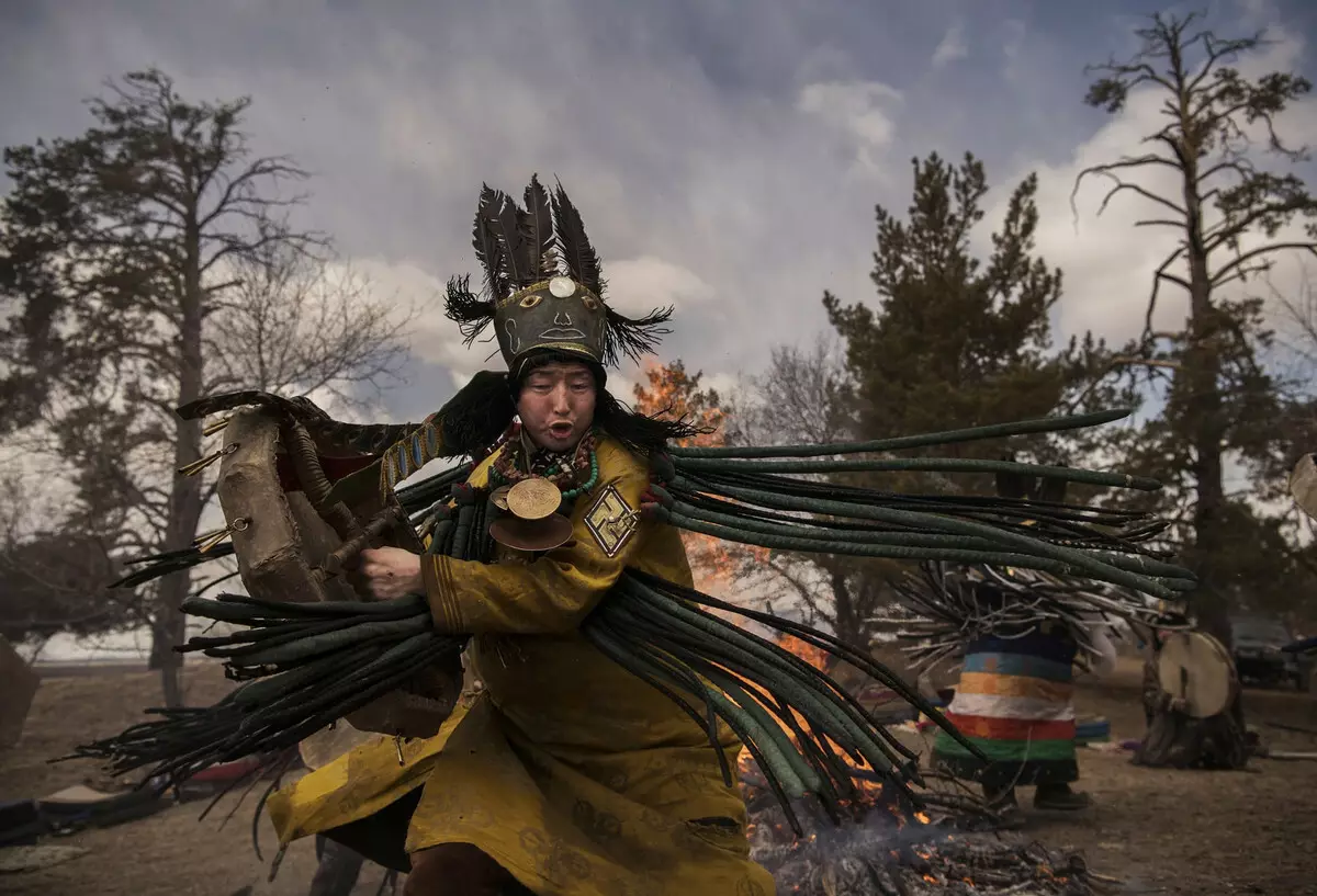 Shamanic rituru Mongolia: Photograph Kevin Flayer (Kevin Frayer) 5700_9