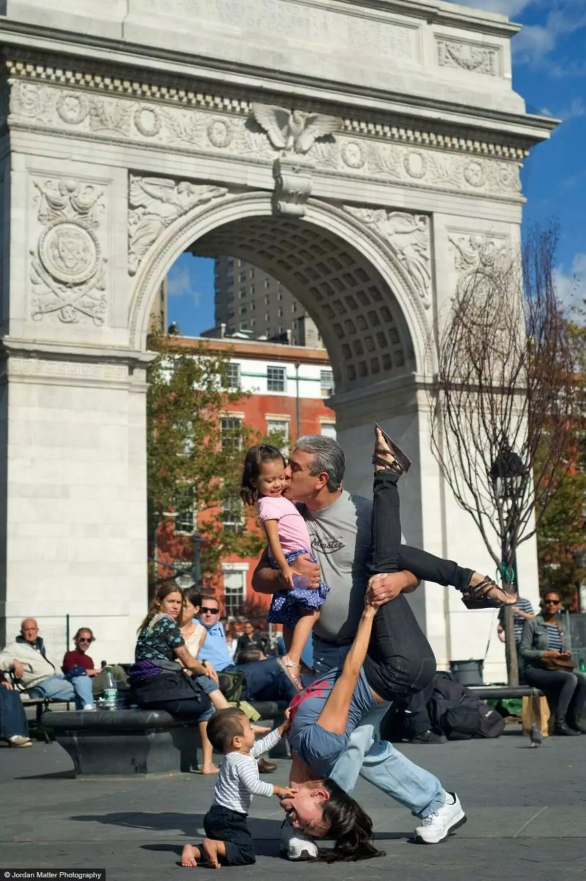 Dancers-blant oss-i-washington-Square-Jorge-Torres