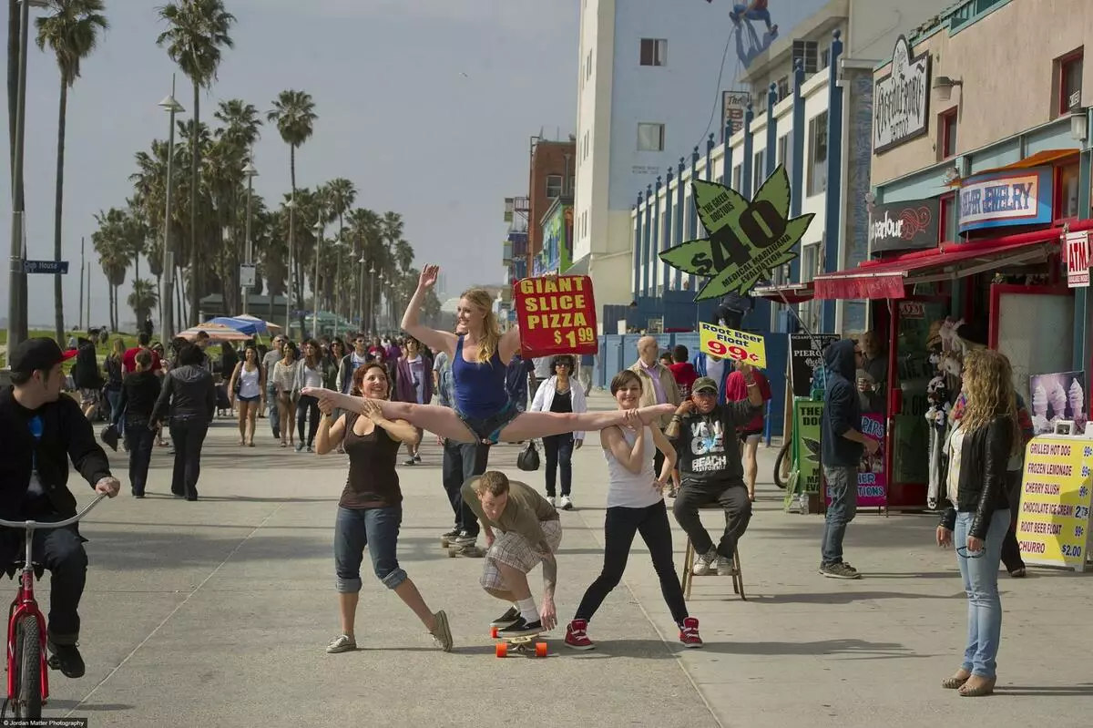 Kayla Radomski på Venice Beach Dancers blant US33