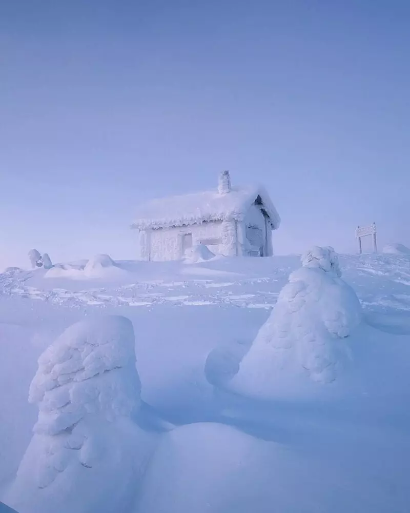 Winterverhaal op de foto's van Andrei Bazanov