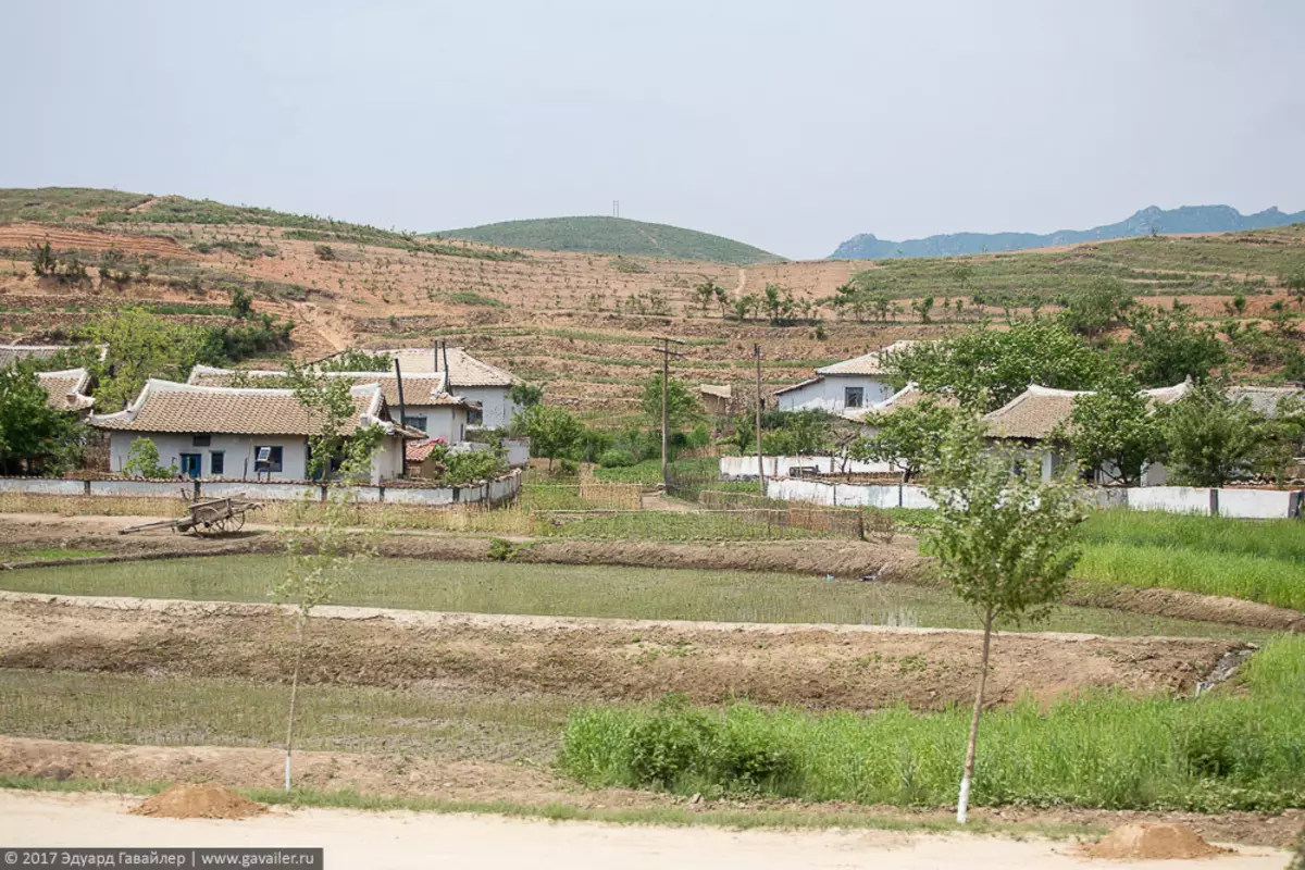 Život v Severní Koreji bez zdobení. Fotograf Edward Hawaiiler. 6082_29