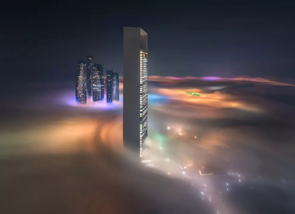 Molto misterioso! Grattacieli Abu Dhabi nella nebbia. Fotografo Khalid Alhammadi. 6285_7