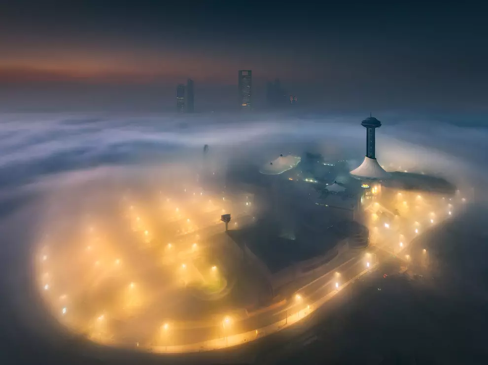 Molto misterioso! Grattacieli Abu Dhabi nella nebbia. Fotografo Khalid Alhammadi. 6285_8