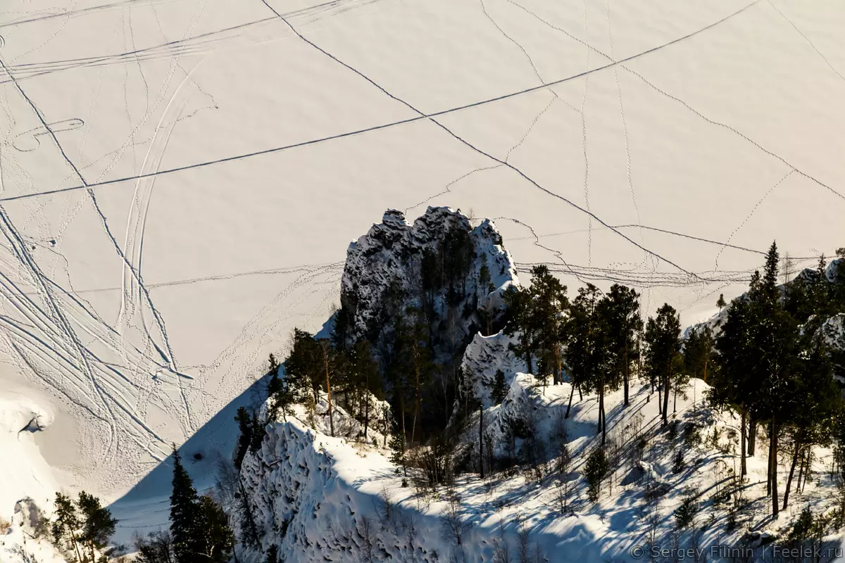 Y dec arsylwi gorau o fôr Krasnoyarsk yw top y dant Kozyrevsky mynydd. Ffotograffydd Sergey Filino 6410_10