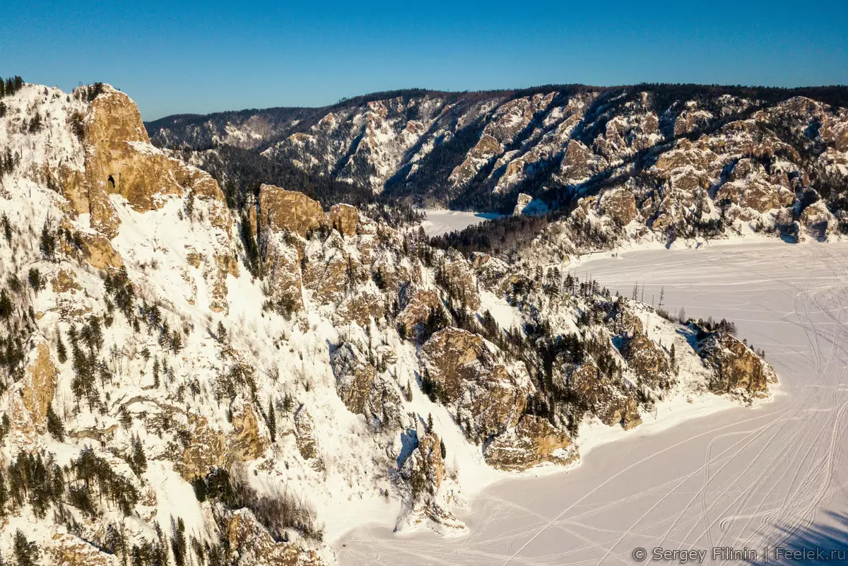 Y dec arsylwi gorau o fôr Krasnoyarsk yw top y dant Kozyrevsky mynydd. Ffotograffydd Sergey Filino 6410_21