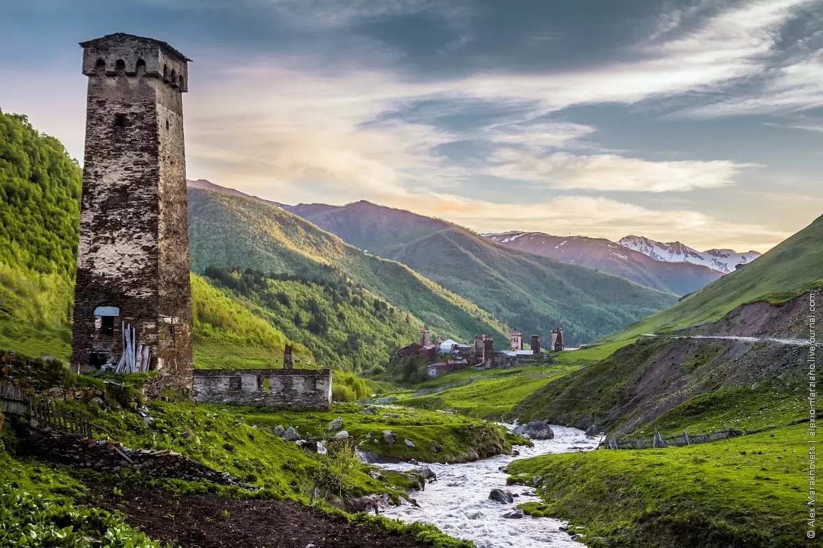 Ingaba i-Svan Tower iphawu luphambili lweGeorgia? Ifoto yefoto ye-maraksets 6430_1