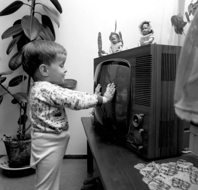 © Lehtikuva Oy / Eastnews Little boy in front of the TV, 1966. 2.