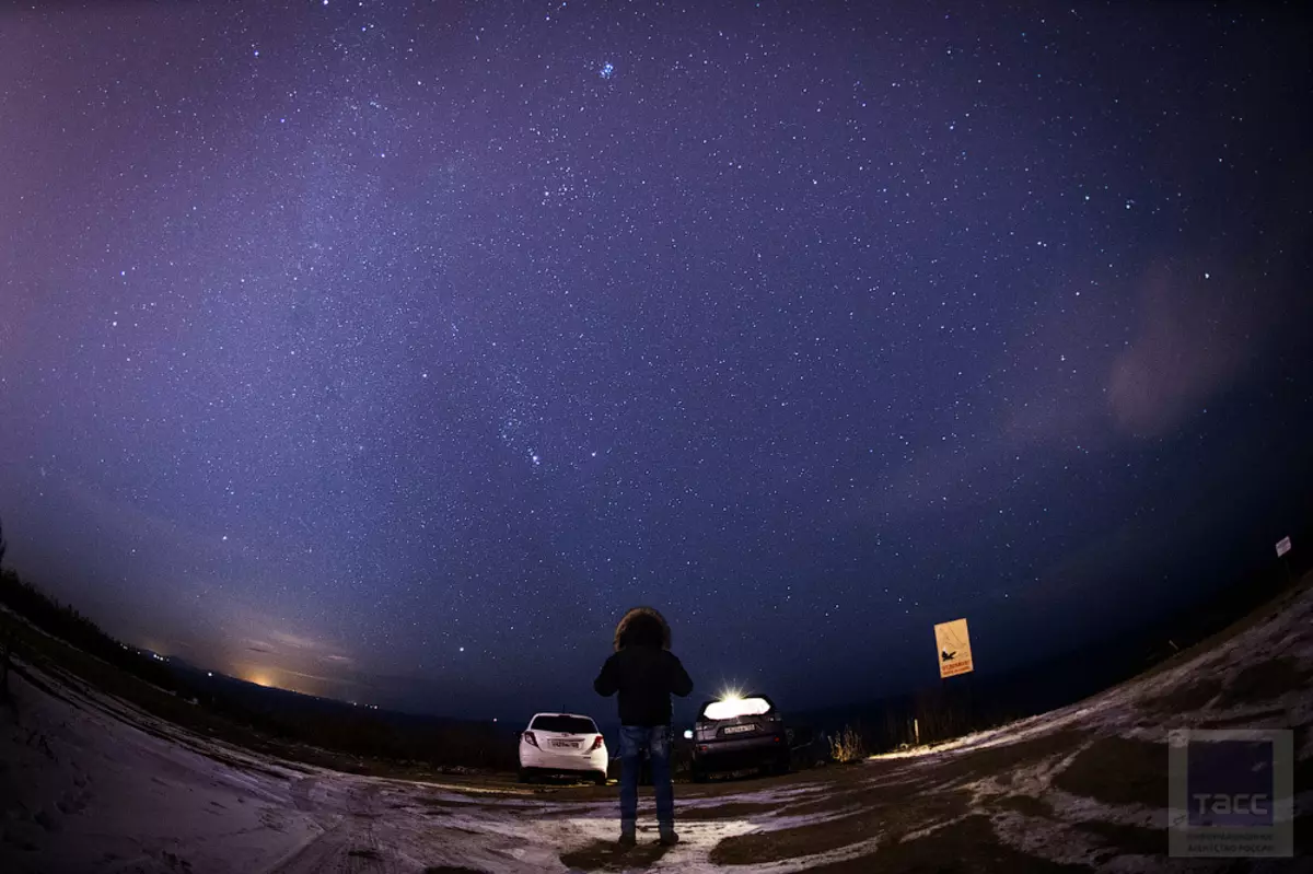 Meteoring Geminide Streaming di langit di atas Vladivostok dari Yuri Smithuk (Yuriy Smituk) 6659_3