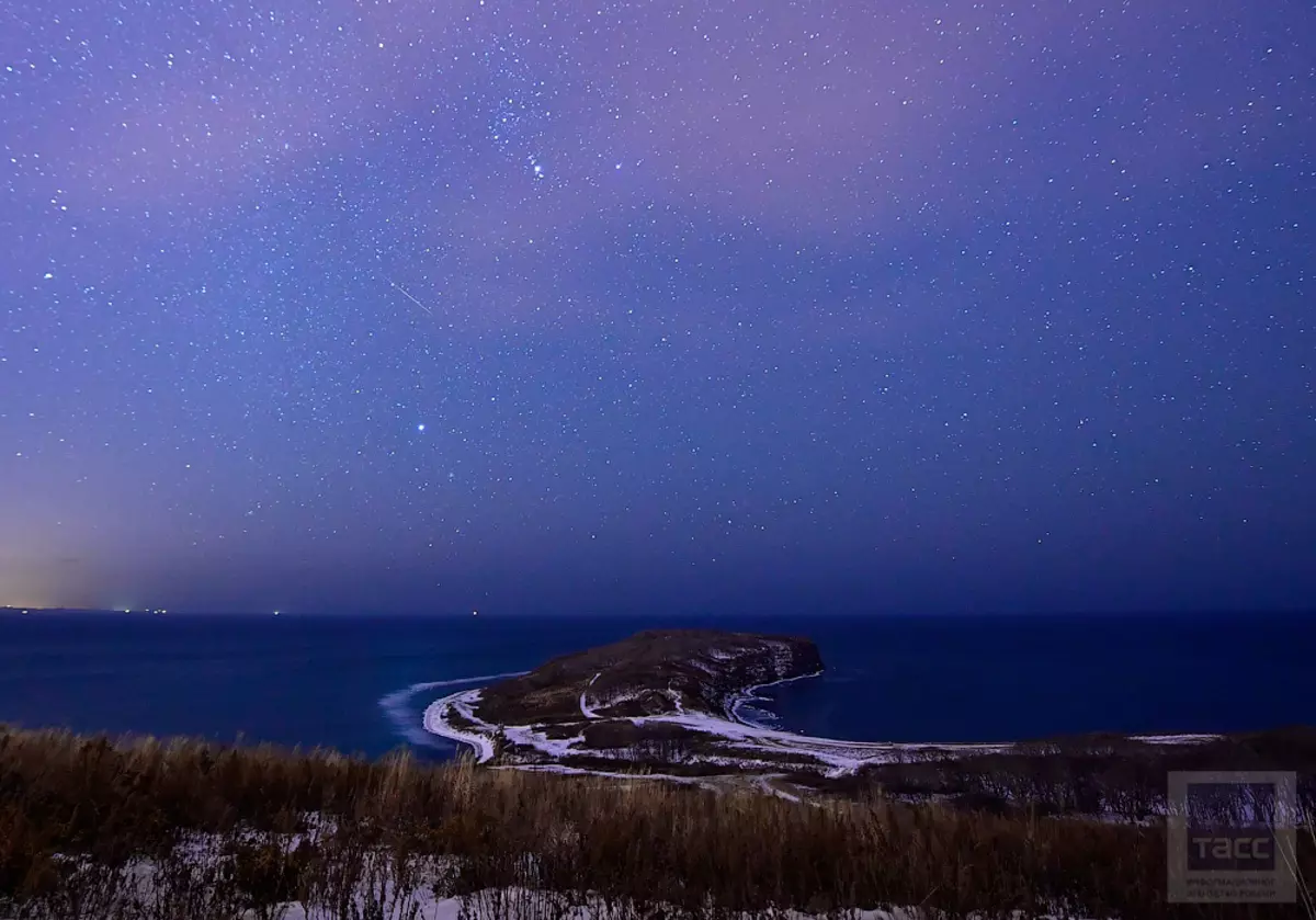 Meteoring Geminide Streaming di langit di atas Vladivostok dari Yuri Smithuk (Yuriy Smituk) 6659_6