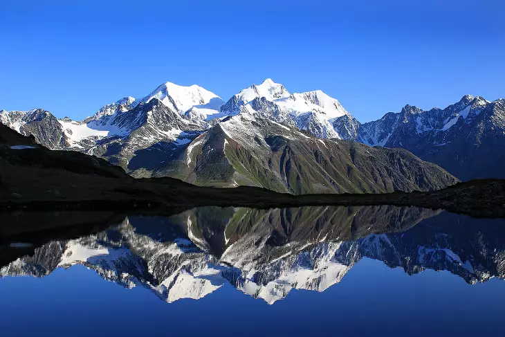 Beluha Mountain - สัญลักษณ์ของอัลไต, ภูเขาที่สูงที่สุดของอัลไตและไซบีเรีย (4506 ม.)