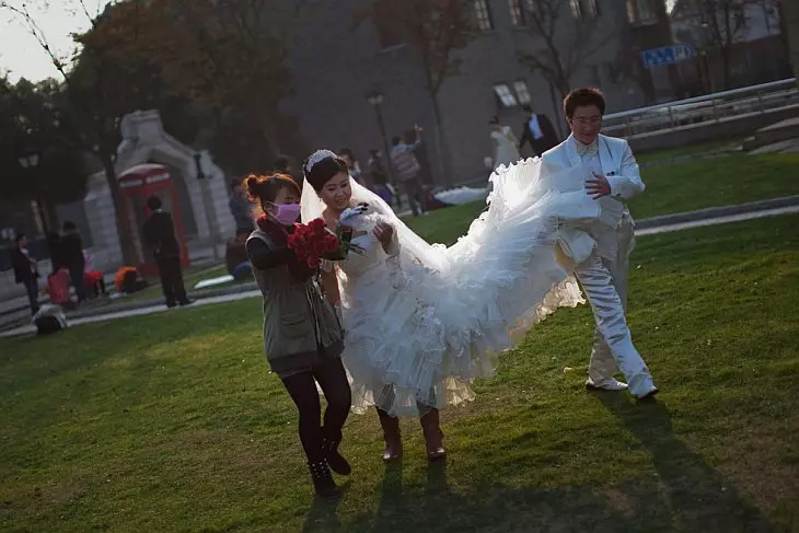 Wedding photos in the city of Thames