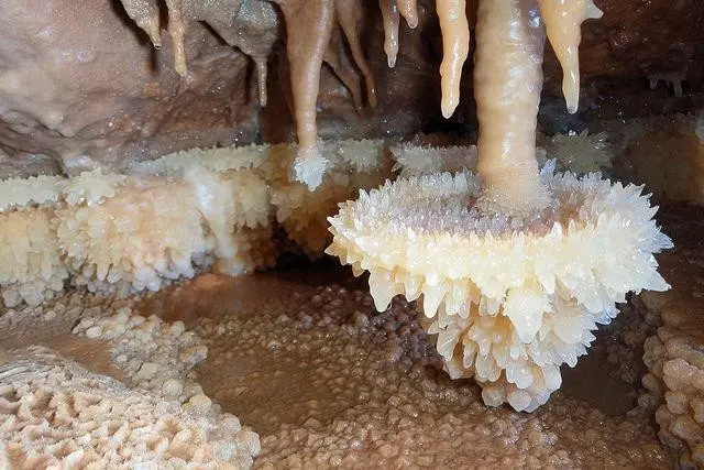 Znojenje rastuća ljepota: Stalagmiti i stalaktiti poput bajke