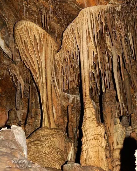 پسینے کی بڑھتی ہوئی خوبصورتی: ایک پریوں کی کہانی کی طرح اسٹالگمیوں اور stalactites