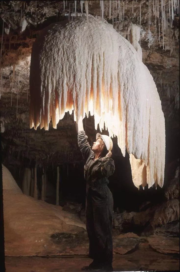 پسینے کی بڑھتی ہوئی خوبصورتی: ایک پریوں کی کہانی کی طرح اسٹالگمیوں اور stalactites 705_4