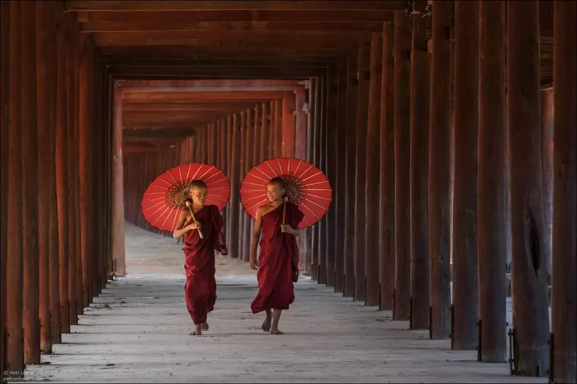 Nakapagtuturo! Ang buhay ng mga monghe ng Myanmar sa lens ni Peter Ushanov 7088_23