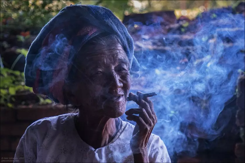 INIVALIATION! Ang Kinabuhi sa mga monghe sa Myanmar sa Lens sa Peter Ushanov 7088_4