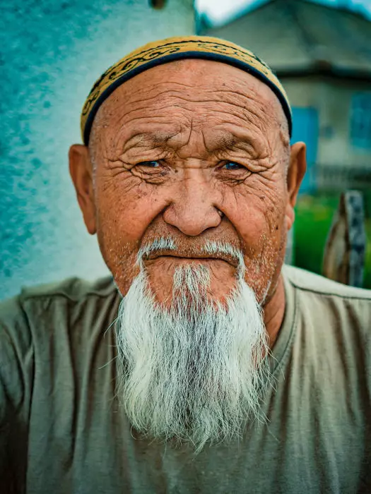 Do not hide emotions: the sincere smiles of the inhabitants of Kyrgyzstan in the pictures of Omar Reda 7583_10