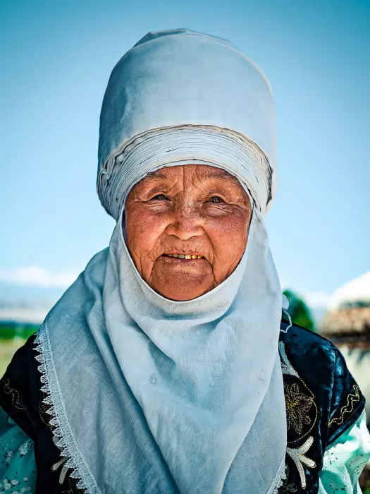 Do not hide emotions: the sincere smiles of the inhabitants of Kyrgyzstan in the pictures of Omar Reda 7583_14