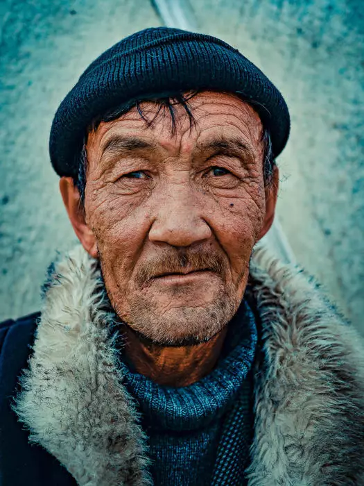 Do not hide emotions: the sincere smiles of the inhabitants of Kyrgyzstan in the pictures of Omar Reda 7583_3