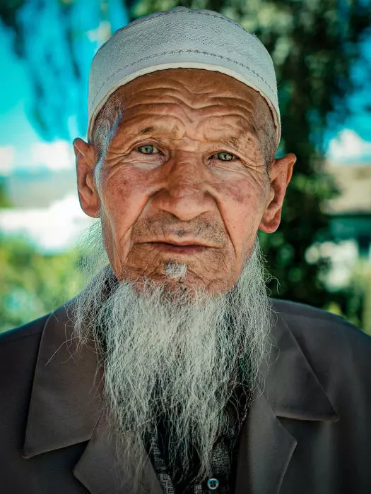 Ne cachez pas les émotions: les sourires sincères des habitants du Kirghizistan sur les images de Omar Reda 7583_8