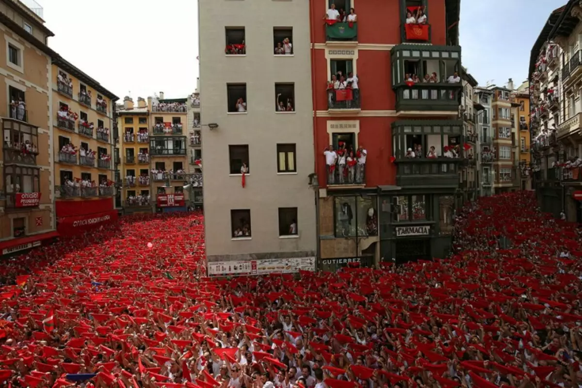 Kwakunjani ukugijima kwezinkunzi ku-Spanish Pamplona 2017;) 7731_10