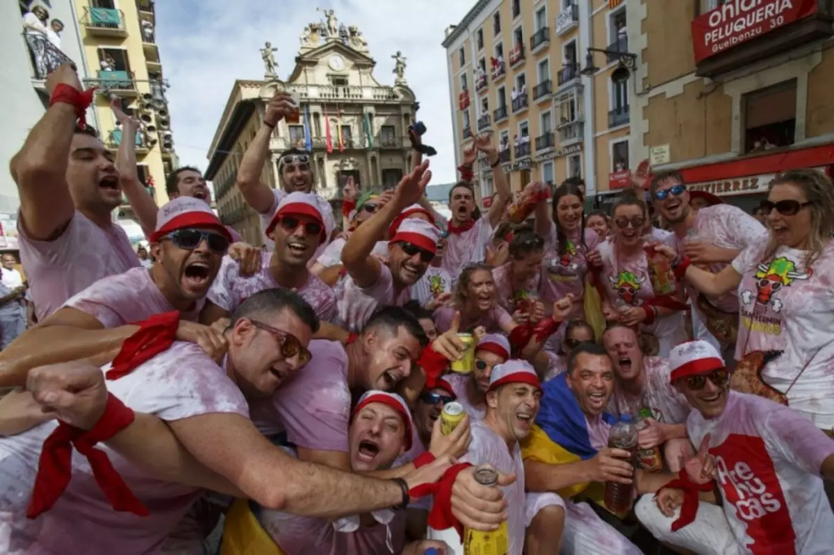 Kwakunjani ukugijima kwezinkunzi ku-Spanish Pamplona 2017;) 7731_3