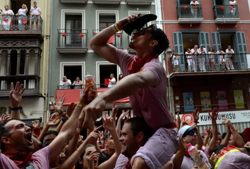 Kwakunjani ukugijima kwezinkunzi ku-Spanish Pamplona 2017;) 7731_6