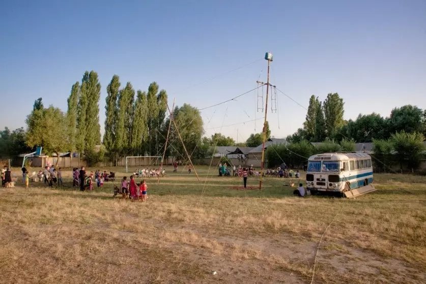 Uzbek Circus: photoproce ntawm sanat ongarbayev 7750_10