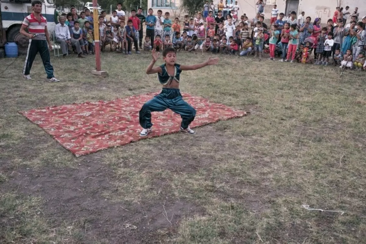 Uzbek Circus: photoproce ntawm sanat ongarbayev 7750_14