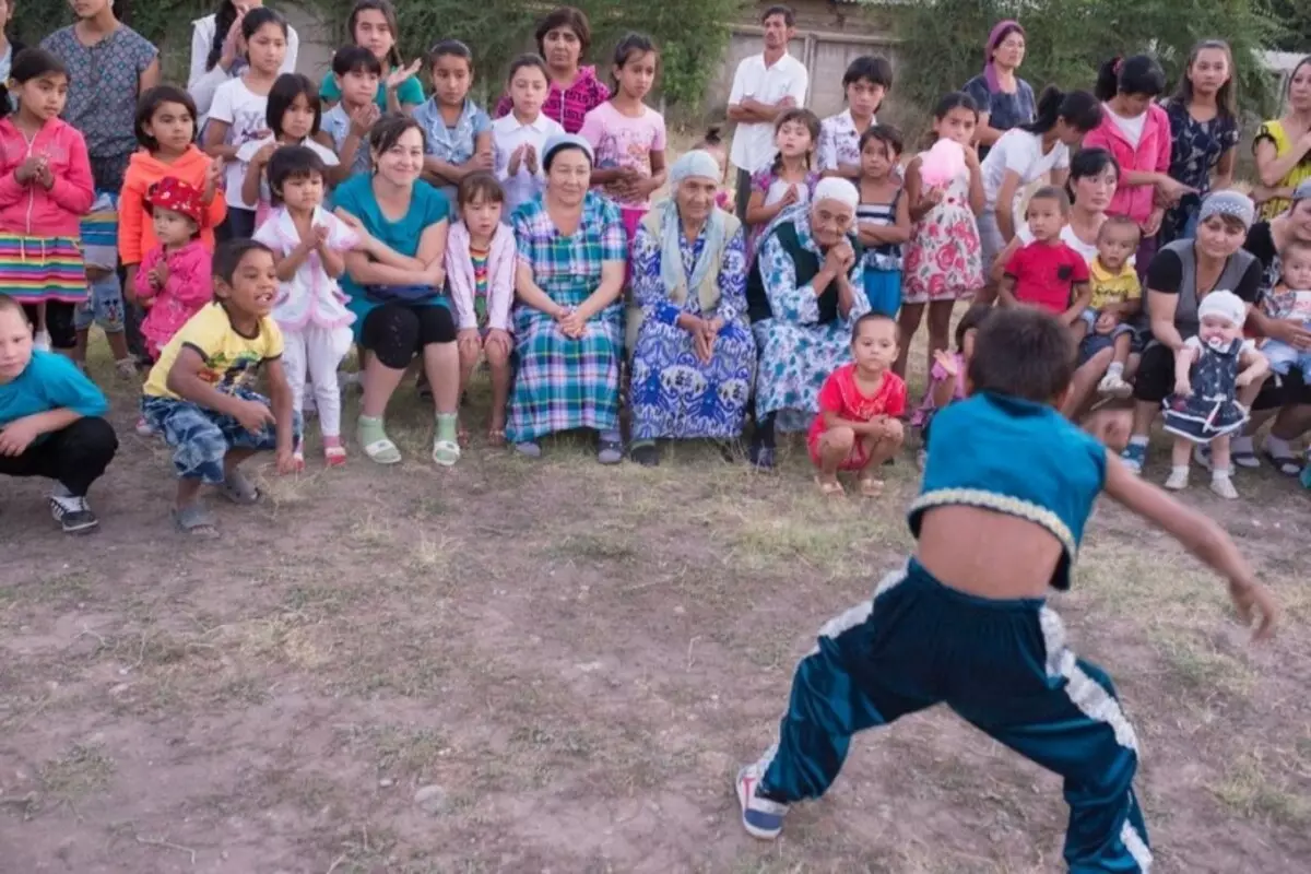 Uzbek Circus: photoproce ntawm sanat ongarbayev 7750_15