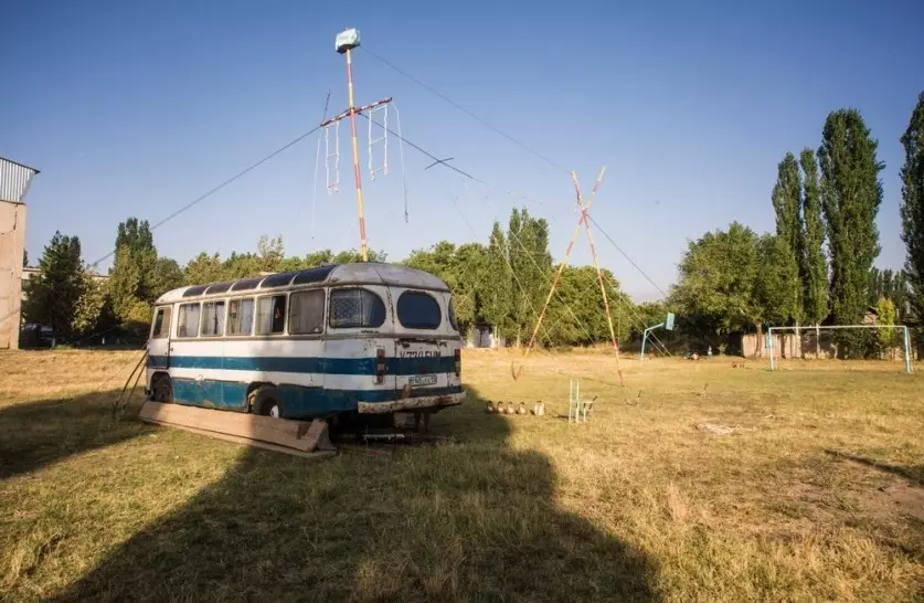 Circus-ka uzbek: sawir-gacmeed sanadaha sanka onrbayeev 7750_3