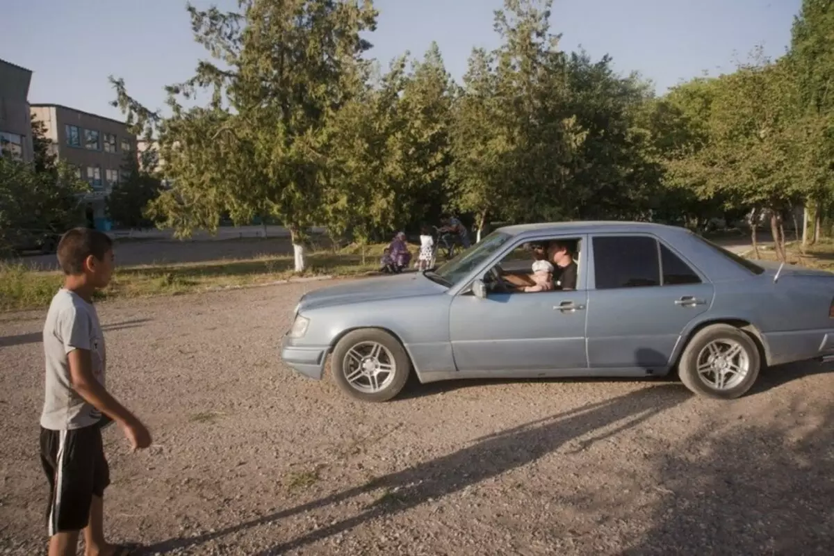 Uzbek Circus: photoproce ntawm sanat ongarbayev 7750_8