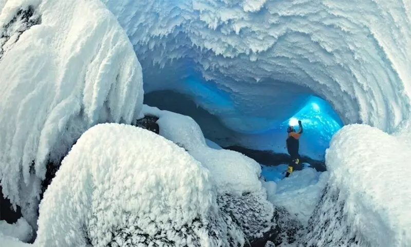 冰塔和洞穴火山埃雷布斯 78_13