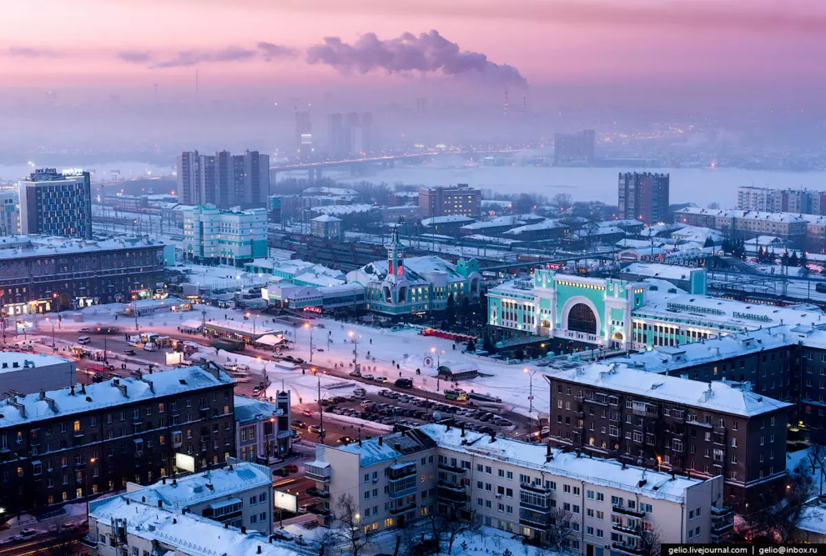 Garina-Mikhailovsky Square dan Stesen Ketua Novosibirsk.