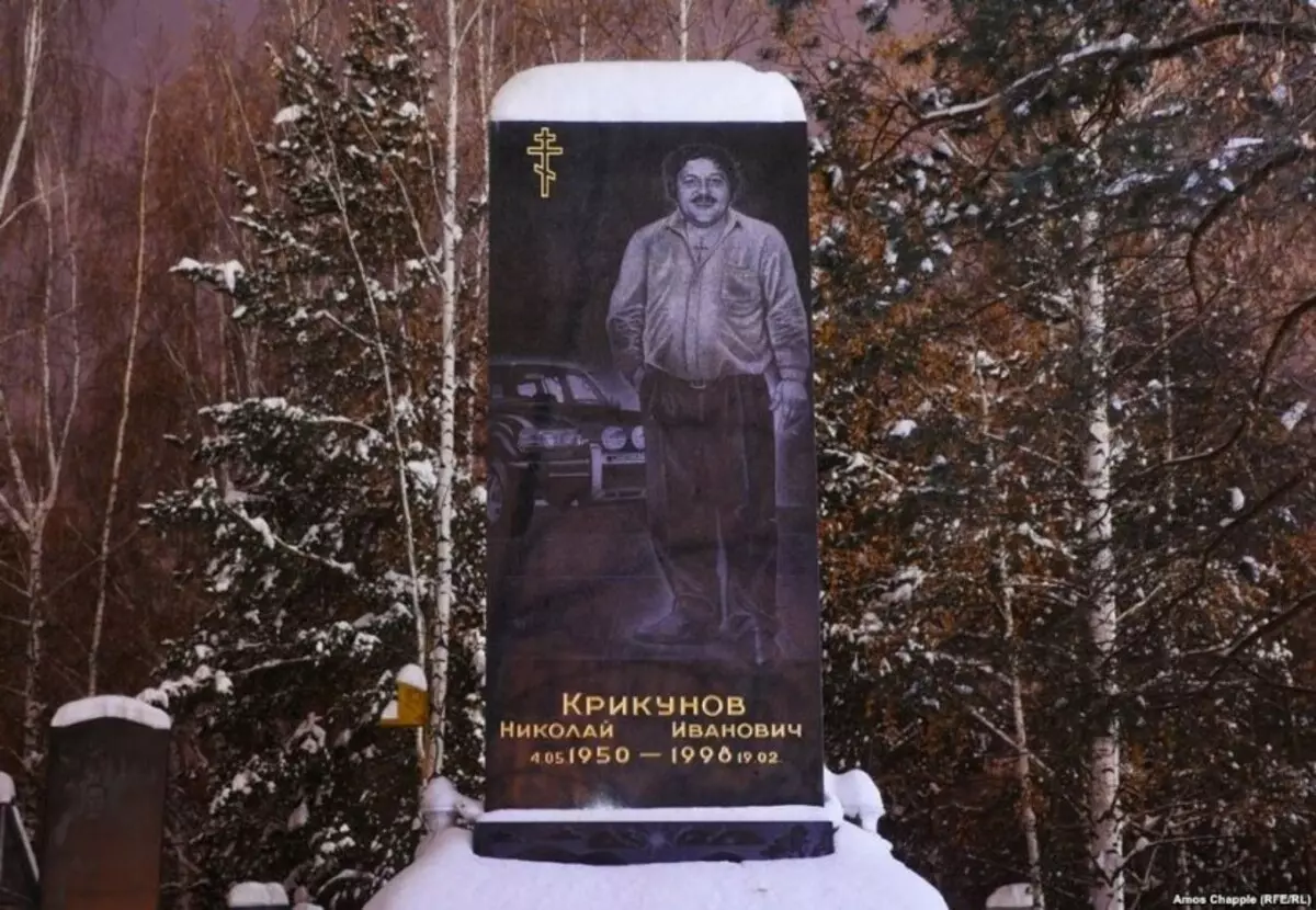 Varrezat e gangsterit pranë Yekaterinburg. Fotograf Denis Tarasov 8670_3