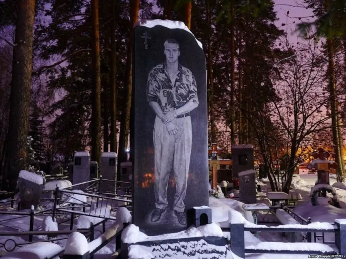 Yekaterinburg yakınlarındaki Gangster Mezarlığı. Fotoğrafçı Denis Tarasov 8670_8