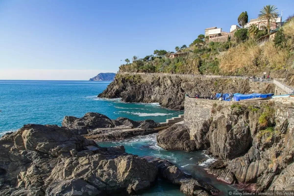 Mma dị ịtụnanya nke Manarola, Italy. Foto nke Alexey Solomatina 8682_10