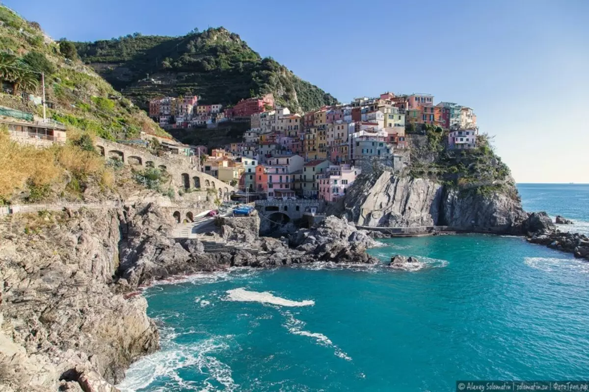 Mma dị ịtụnanya nke Manarola, Italy. Foto nke Alexey Solomatina 8682_15