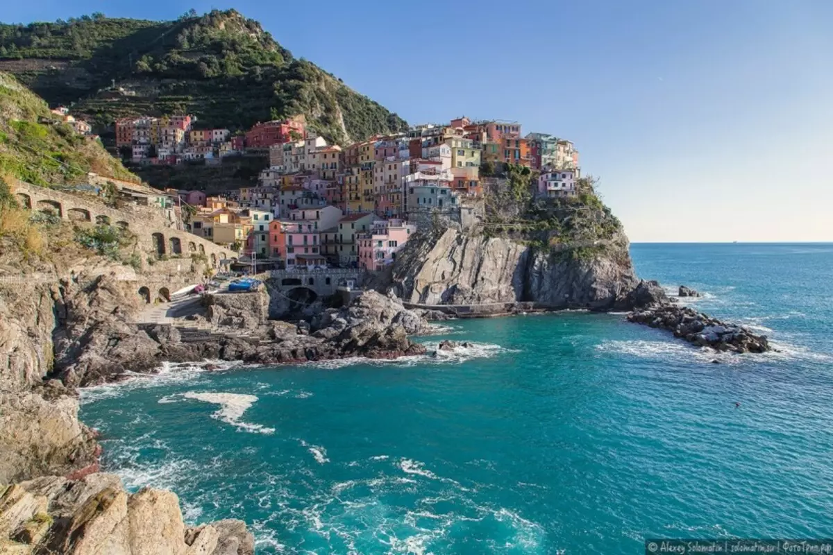 Mma dị ịtụnanya nke Manarola, Italy. Foto nke Alexey Solomatina 8682_16