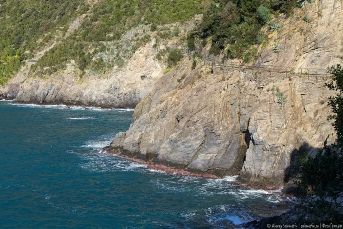 Mma dị ịtụnanya nke Manarola, Italy. Foto nke Alexey Solomatina 8682_22