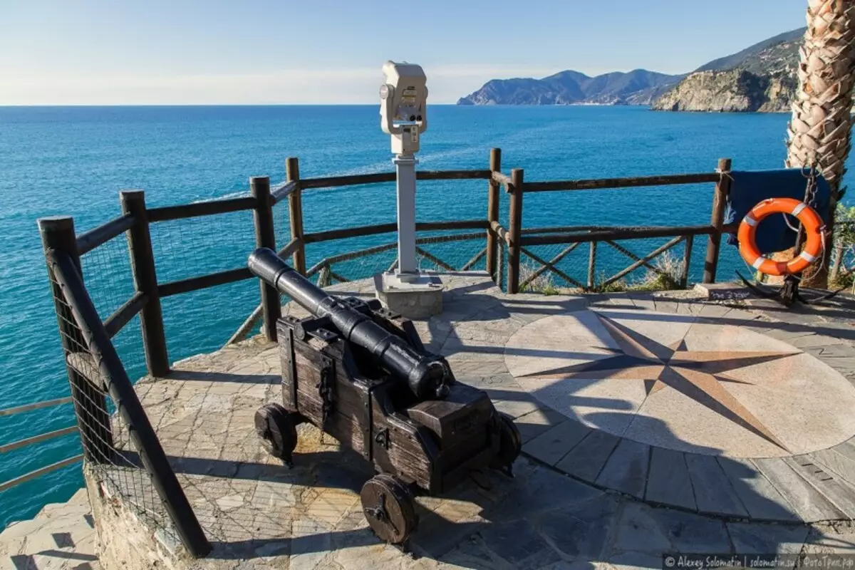 Mma dị ịtụnanya nke Manarola, Italy. Foto nke Alexey Solomatina 8682_23