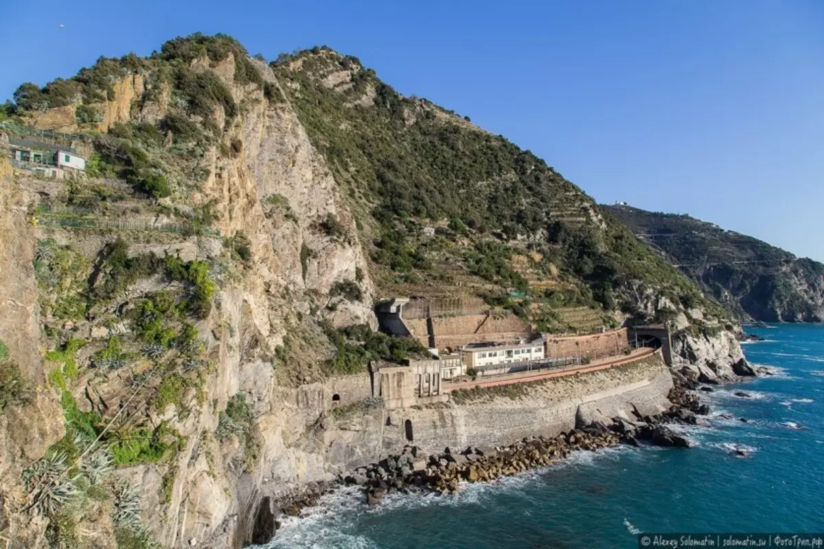 Mma dị ịtụnanya nke Manarola, Italy. Foto nke Alexey Solomatina 8682_38