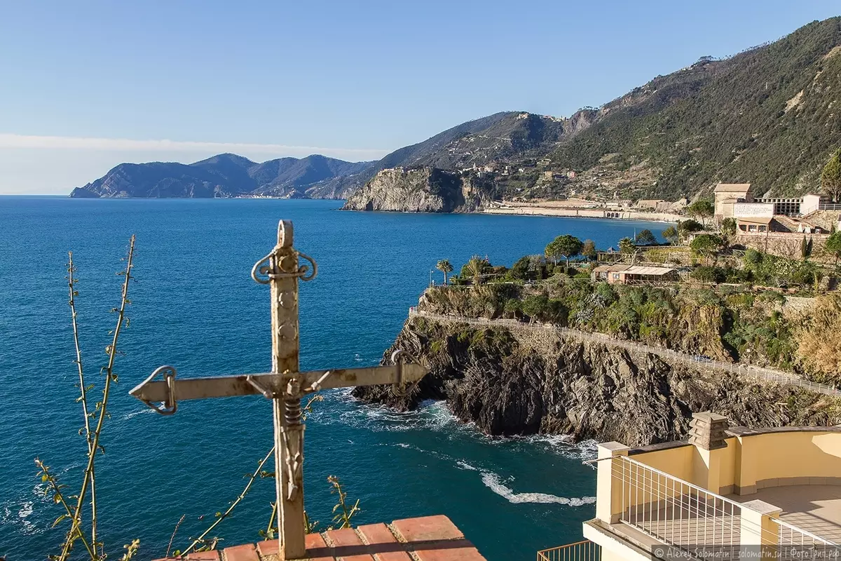 Mma dị ịtụnanya nke Manarola, Italy. Foto nke Alexey Solomatina 8682_41