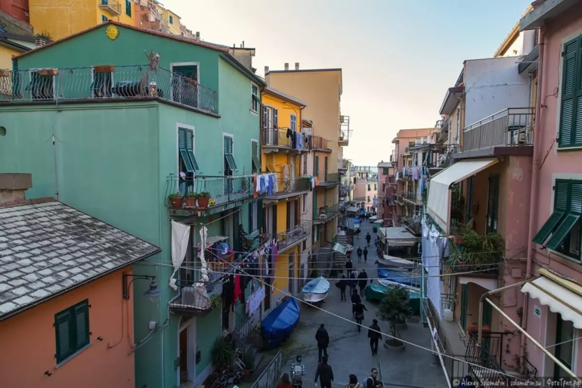 Mma dị ịtụnanya nke Manarola, Italy. Foto nke Alexey Solomatina 8682_5